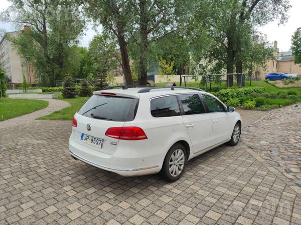 Volkswagen Passat B7 2011 Rīga vietnē Balts Volkswagen Passat B7 2011 Rīga, ar dzinēja tilpumu 2.00 L un nobraukumu 378 tūkst. km par 3750 €, foto 3 vietnē AUTOMOTO.COM.LV
