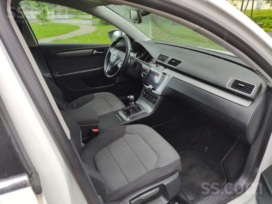 Balts Volkswagen Passat B7 2011 Rīga, ar dzinēja tilpumu 2.00 L un nobraukumu 378 tūkst. km par 3750 €, foto 4 vietnē AUTOMOTO.COM.LV