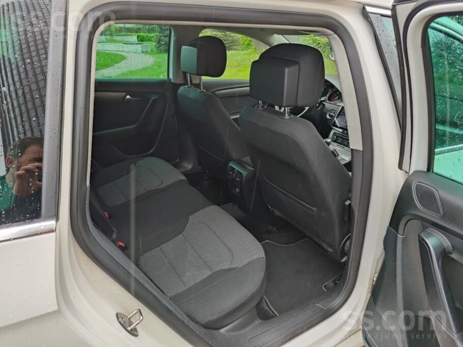 Balts Volkswagen Passat B7 2011 Rīga, ar dzinēja tilpumu 2.00 L un nobraukumu 378 tūkst. km par 3750 €, foto 8 vietnē AUTOMOTO.COM.LV