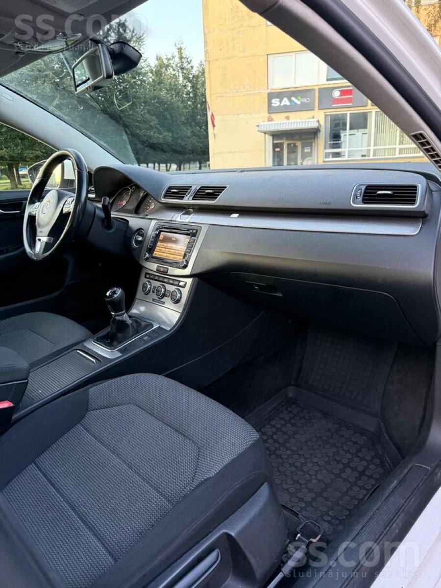 Balts Volkswagen Passat B7 2012 Rīga, ar dzinēja tilpumu 2.00 L un nobraukumu 640 tūkst. km par 2400 €, foto 7 vietnē AUTOMOTO.COM.LV