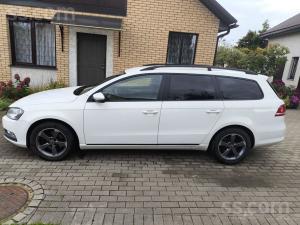White Volkswagen Passat B7 2012 in Preili, with an engine capacity of 2.00 L and mileage of 297 thousand km for 6500 €, photo 4 on AUTOMOTO.COM.LV
