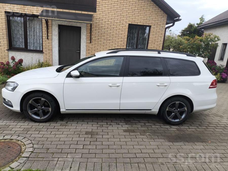 White Volkswagen Passat B7 2012 in Preili, with an engine capacity of 2.00 L and mileage of 297 thousand km for 6500 €, photo 4 on AUTOMOTO.COM.LV
