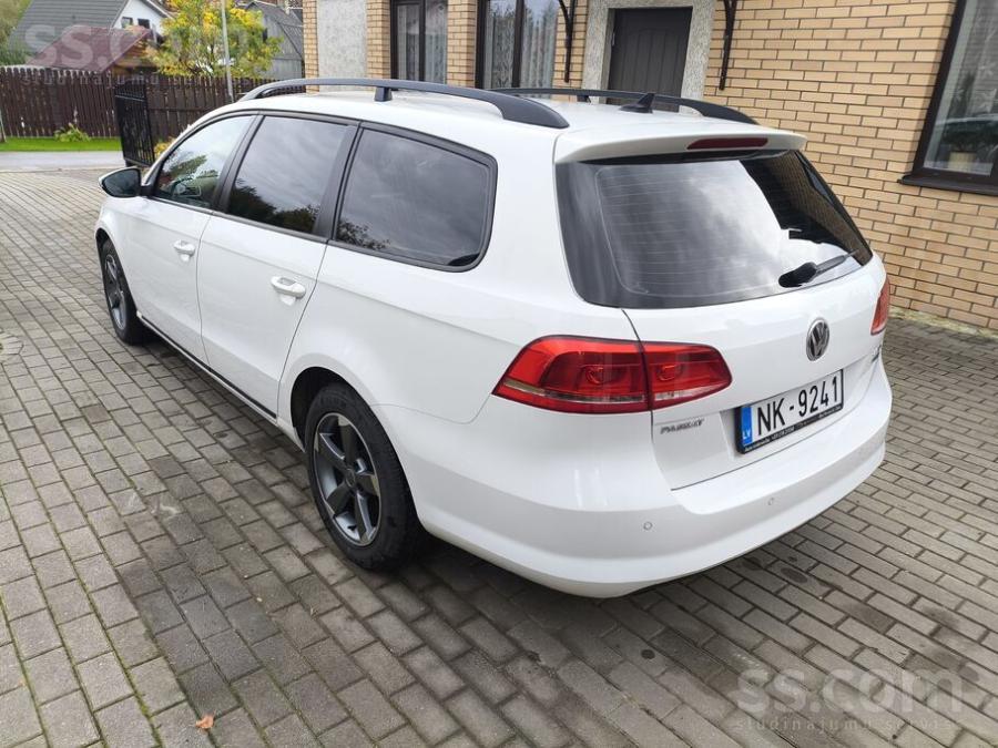 White Volkswagen Passat B7 2012 in Preili, with an engine capacity of 2.00 L and mileage of 297 thousand km for 6500 €, photo 5 on AUTOMOTO.COM.LV