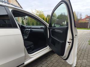 White Volkswagen Passat B7 2012 in Preili, with an engine capacity of 2.00 L and mileage of 297 thousand km for 6500 €, photo 10 on AUTOMOTO.COM.LV