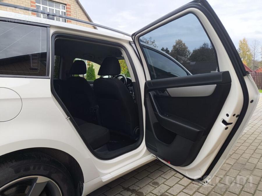White Volkswagen Passat B7 2012 in Preili, with an engine capacity of 2.00 L and mileage of 297 thousand km for 6500 €, photo 11 on AUTOMOTO.COM.LV