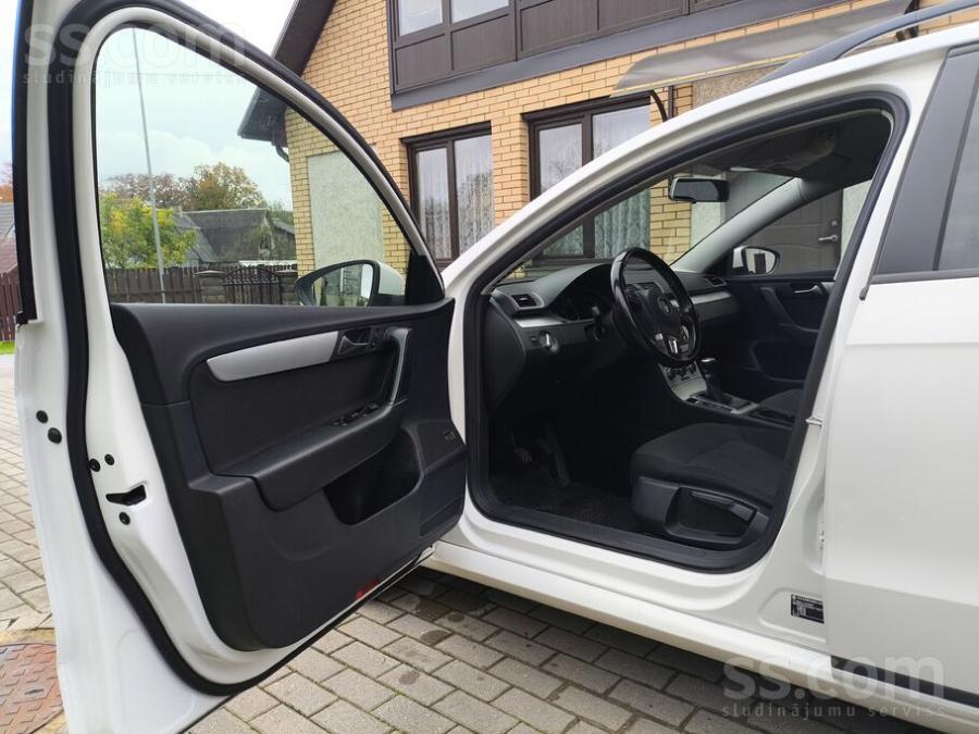 White Volkswagen Passat B7 2012 in Preili, with an engine capacity of 2.00 L and mileage of 297 thousand km for 6500 €, photo 13 on AUTOMOTO.COM.LV