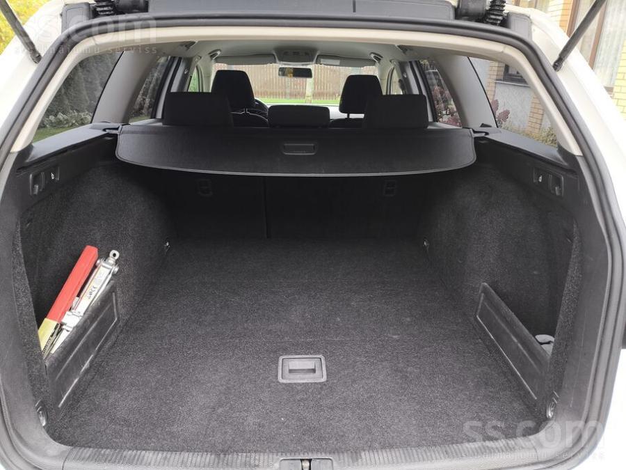 White Volkswagen Passat B7 2012 in Preili, with an engine capacity of 2.00 L and mileage of 297 thousand km for 6500 €, photo 15 on AUTOMOTO.COM.LV