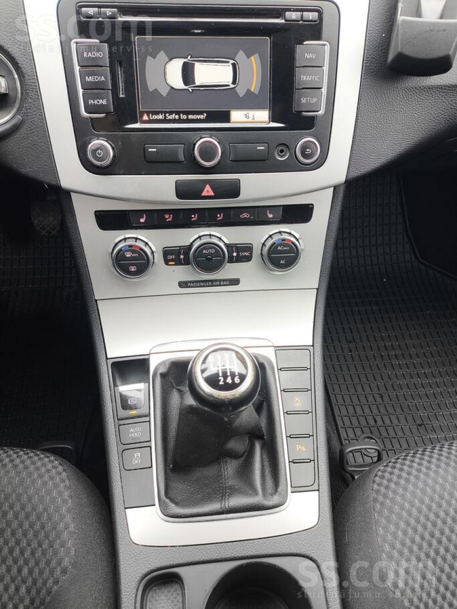 White Volkswagen Passat B7 2012 in Preili, with an engine capacity of 2.00 L and mileage of 297 thousand km for 6500 €, photo 19 on AUTOMOTO.COM.LV