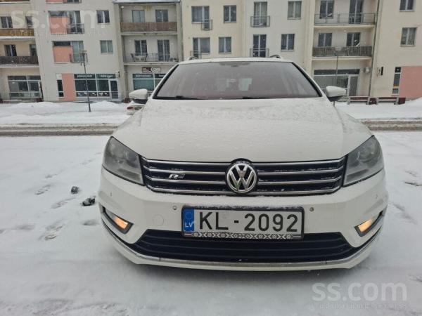 White Volkswagen Passat B7 2013 in Riga, with an engine capacity of 2.00 L and mileage of 336 thousand km for 5500 €, photo 1 on AUTOMOTO.COM.LV