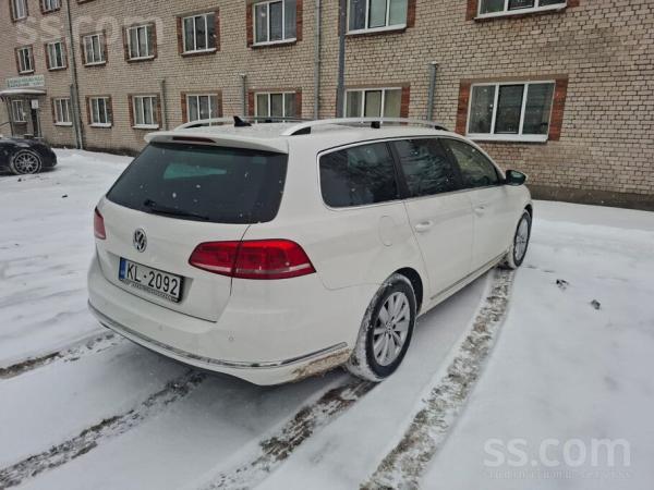 White Volkswagen Passat B7 2013 in Riga, with an engine capacity of 2.00 L and mileage of 336 thousand km for 5500 €, photo 9 on AUTOMOTO.COM.LV