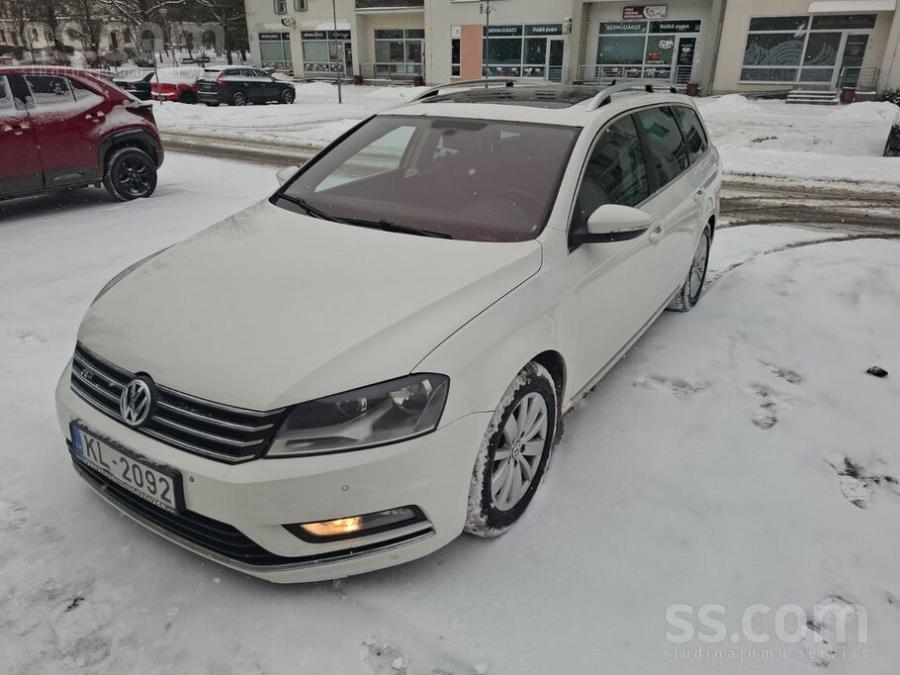White Volkswagen Passat B7 2013 in Riga, with an engine capacity of 2.00 L and mileage of 336 thousand km for 5500 €, photo 13 on AUTOMOTO.COM.LV