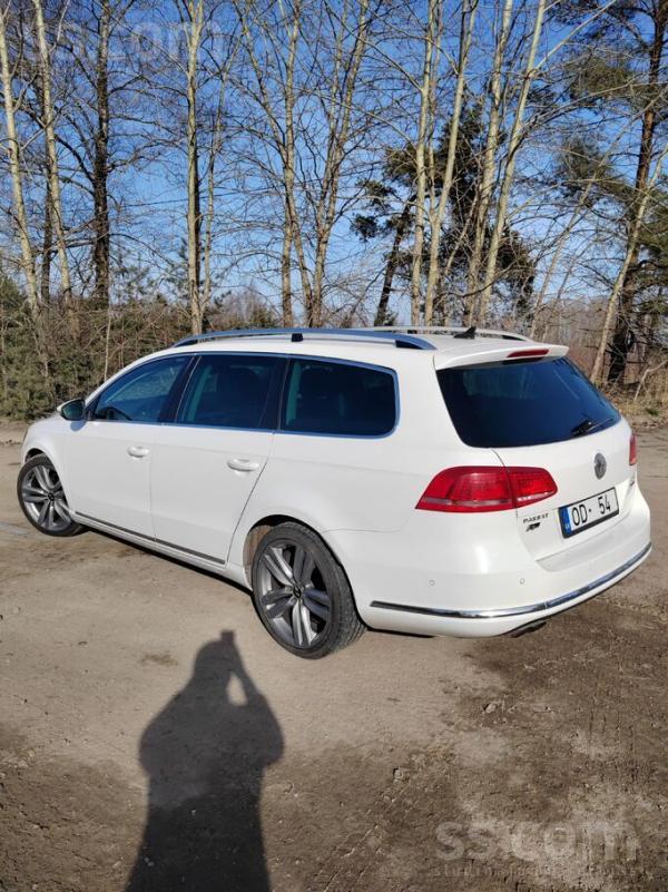 White Volkswagen Passat B7 2013 in Riga, with an engine capacity of 2.00 L and mileage of 295 thousand km for 5200 €, photo 4 on AUTOMOTO.COM.LV