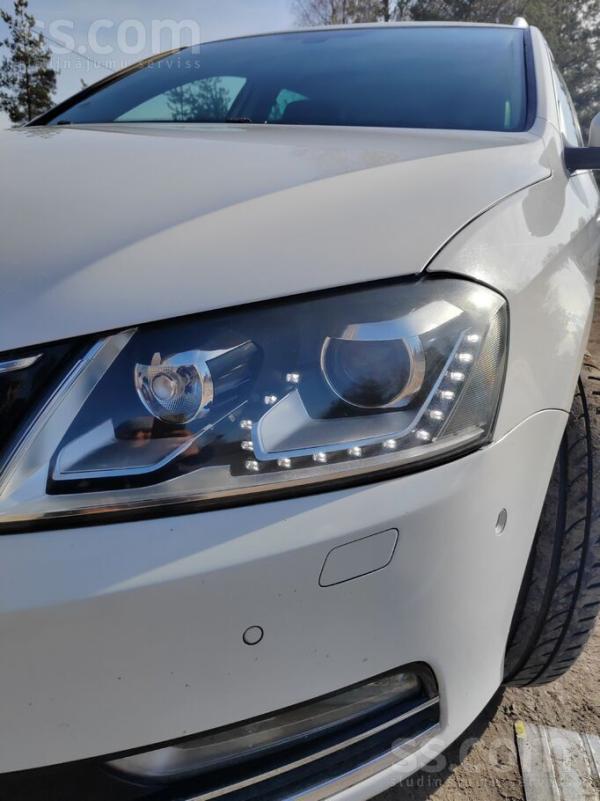 White Volkswagen Passat B7 2013 in Riga, with an engine capacity of 2.00 L and mileage of 295 thousand km for 5200 €, photo 5 on AUTOMOTO.COM.LV