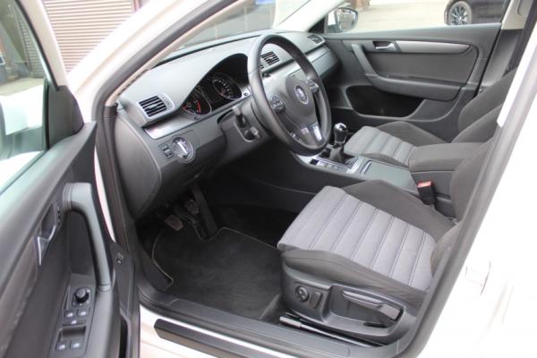 Balts Volkswagen Passat B7 2013 Rīga, ar dzinēja tilpumu 1.60 L un nobraukumu 205 tūkst. km par 7200 €, foto 6 vietnē AUTOMOTO.COM.LV