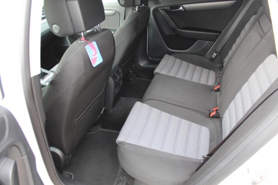 Balts Volkswagen Passat B7 2013 Rīga, ar dzinēja tilpumu 1.60 L un nobraukumu 205 tūkst. km par 7200 €, foto 8 vietnē AUTOMOTO.COM.LV