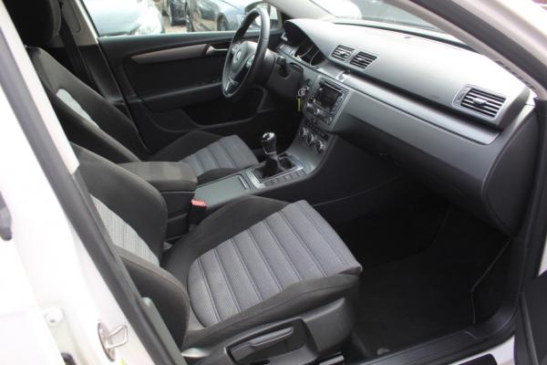 Balts Volkswagen Passat B7 2013 Rīga, ar dzinēja tilpumu 1.60 L un nobraukumu 205 tūkst. km par 7200 €, foto 8 vietnē AUTOMOTO.COM.LV
