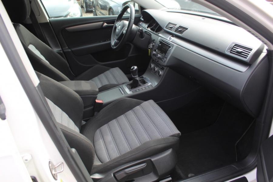 Balts Volkswagen Passat B7 2013 Rīga, ar dzinēja tilpumu 1.60 L un nobraukumu 205 tūkst. km par 7200 €, foto 9 vietnē AUTOMOTO.COM.LV
