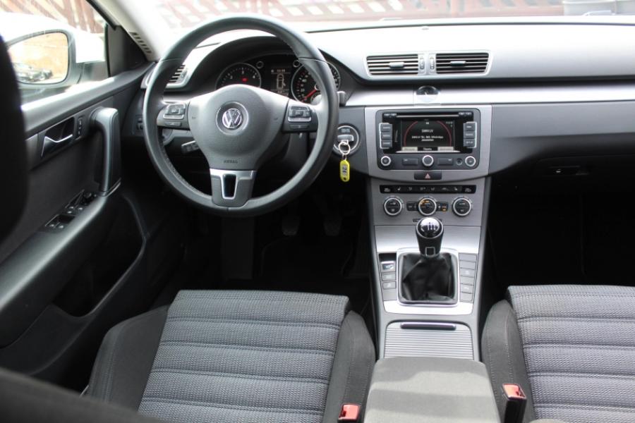 Balts Volkswagen Passat B7 2013 Rīga, ar dzinēja tilpumu 1.60 L un nobraukumu 205 tūkst. km par 7200 €, foto 10 vietnē AUTOMOTO.COM.LV