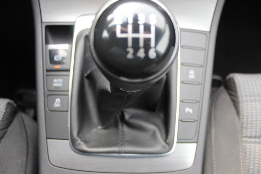 Balts Volkswagen Passat B7 2013 Rīga, ar dzinēja tilpumu 1.60 L un nobraukumu 205 tūkst. km par 7200 €, foto 13 vietnē AUTOMOTO.COM.LV