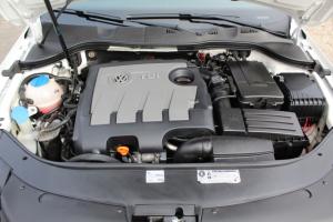 Balts Volkswagen Passat B7 2013 Rīga, ar dzinēja tilpumu 1.60 L un nobraukumu 205 tūkst. km par 7200 €, foto 16 vietnē AUTOMOTO.COM.LV