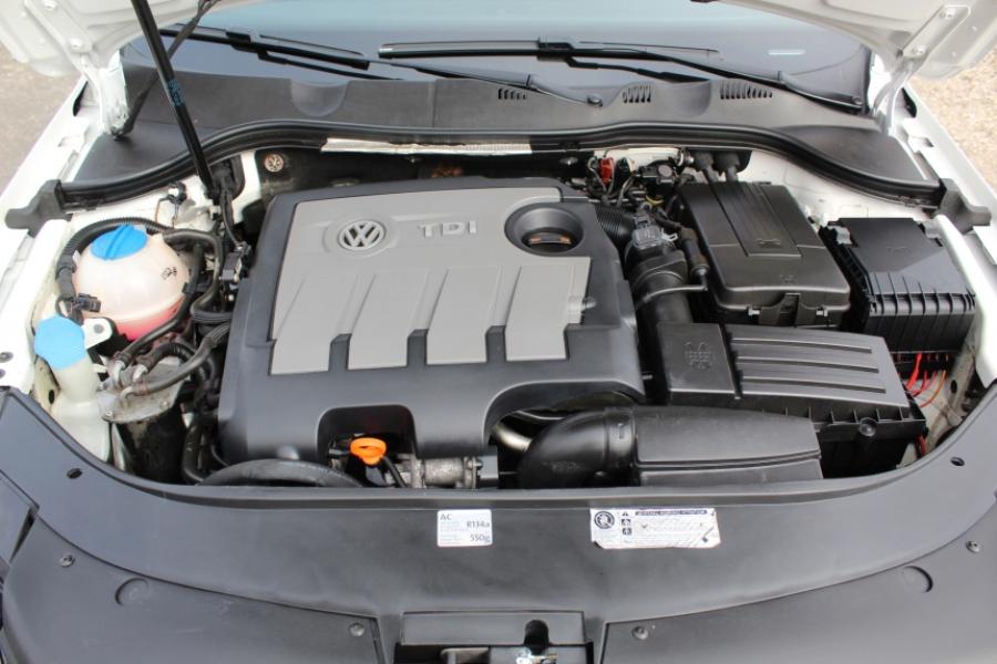 Balts Volkswagen Passat B7 2013 Rīga, ar dzinēja tilpumu 1.60 L un nobraukumu 205 tūkst. km par 7200 €, foto 16 vietnē AUTOMOTO.COM.LV