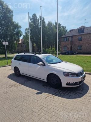 White Volkswagen Passat B7 2013 in Talsi, with an engine capacity of 1.60 L and mileage of 268 thousand km for 5700 €, photo 4 on AUTOMOTO.COM.LV