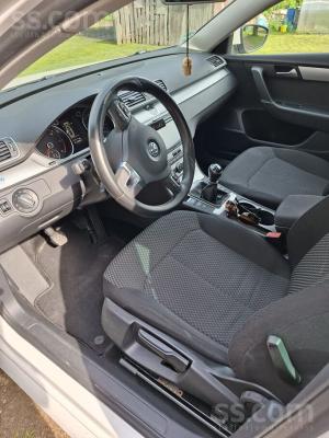 White Volkswagen Passat B7 2013 in Talsi, with an engine capacity of 1.60 L and mileage of 268 thousand km for 5700 €, photo 6 on AUTOMOTO.COM.LV