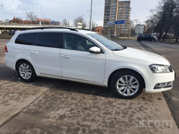 Volkswagen Passat B7 2013 in Riga on AUTOMOTO.COM.LV White Volkswagen Passat B7 2013 in Riga, with an engine capacity of 2.00 L and mileage of 315 thousand km for 5300 €, photo 5 on AUTOMOTO.COM.LV
