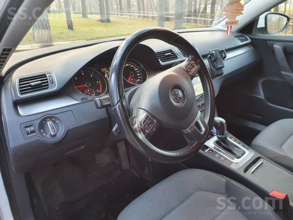 Volkswagen Passat B7 2013 in Riga on AUTOMOTO.COM.LV White Volkswagen Passat B7 2013 in Riga, with an engine capacity of 2.00 L and mileage of 315 thousand km for 5300 €, photo 7 on AUTOMOTO.COM.LV