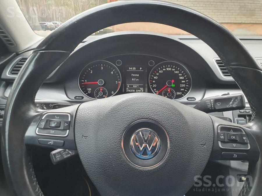 White Volkswagen Passat B7 2013 in Riga, with an engine capacity of 2.00 L and mileage of 315 thousand km for 5300 €, photo 9 on AUTOMOTO.COM.LV
