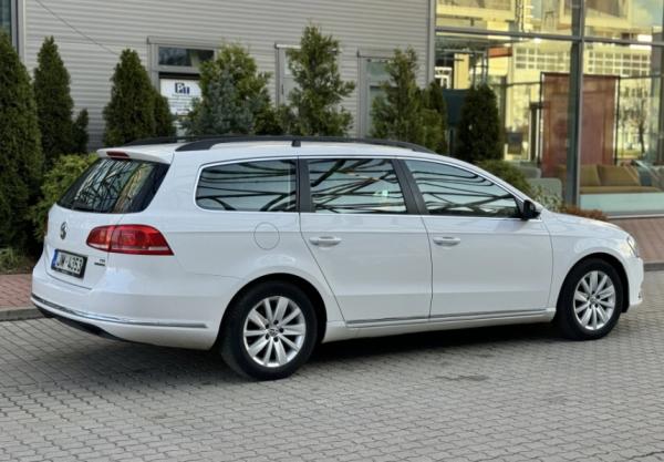 White Volkswagen Passat B7 2014 in Riga, with an engine capacity of 1.40 L and mileage of 193 thousand km for 6500 €, photo 2 on AUTOMOTO.COM.LV