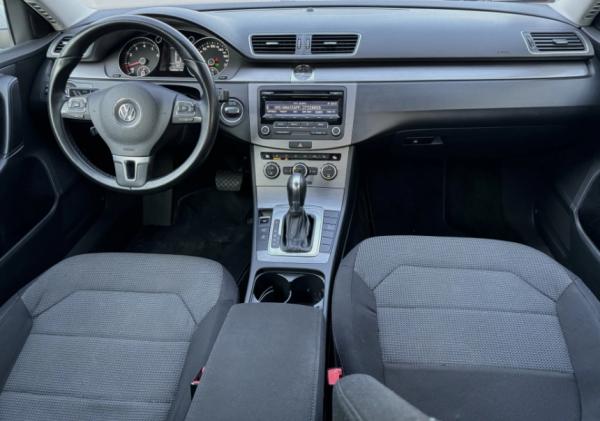 White Volkswagen Passat B7 2014 in Riga, with an engine capacity of 1.40 L and mileage of 193 thousand km for 6500 €, photo 7 on AUTOMOTO.COM.LV