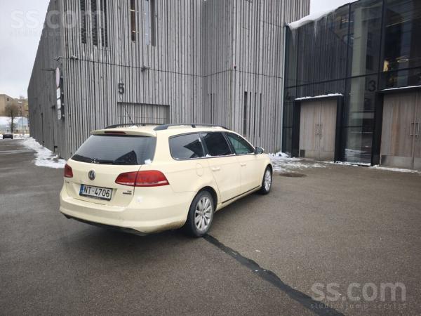 Yellow Volkswagen Passat B7 2013 in Riga, with an engine capacity of 1.60 L and mileage of 376 thousand km for 2350 €, photo 2 on AUTOMOTO.COM.LV