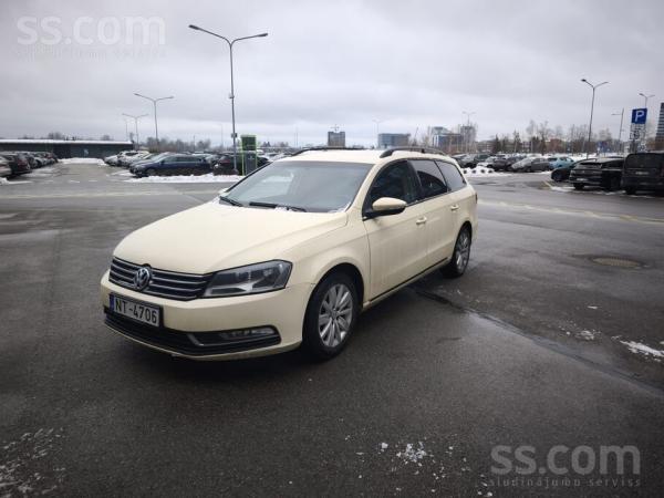 Yellow Volkswagen Passat B7 2013 in Riga, with an engine capacity of 1.60 L and mileage of 376 thousand km for 2350 €, photo 4 on AUTOMOTO.COM.LV