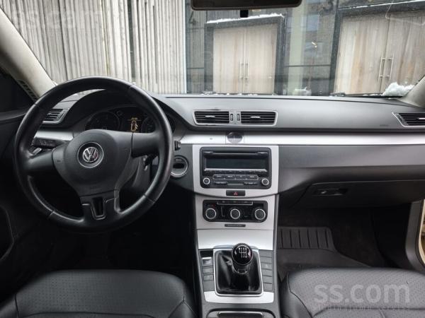 Yellow Volkswagen Passat B7 2013 in Riga, with an engine capacity of 1.60 L and mileage of 376 thousand km for 2350 €, photo 7 on AUTOMOTO.COM.LV