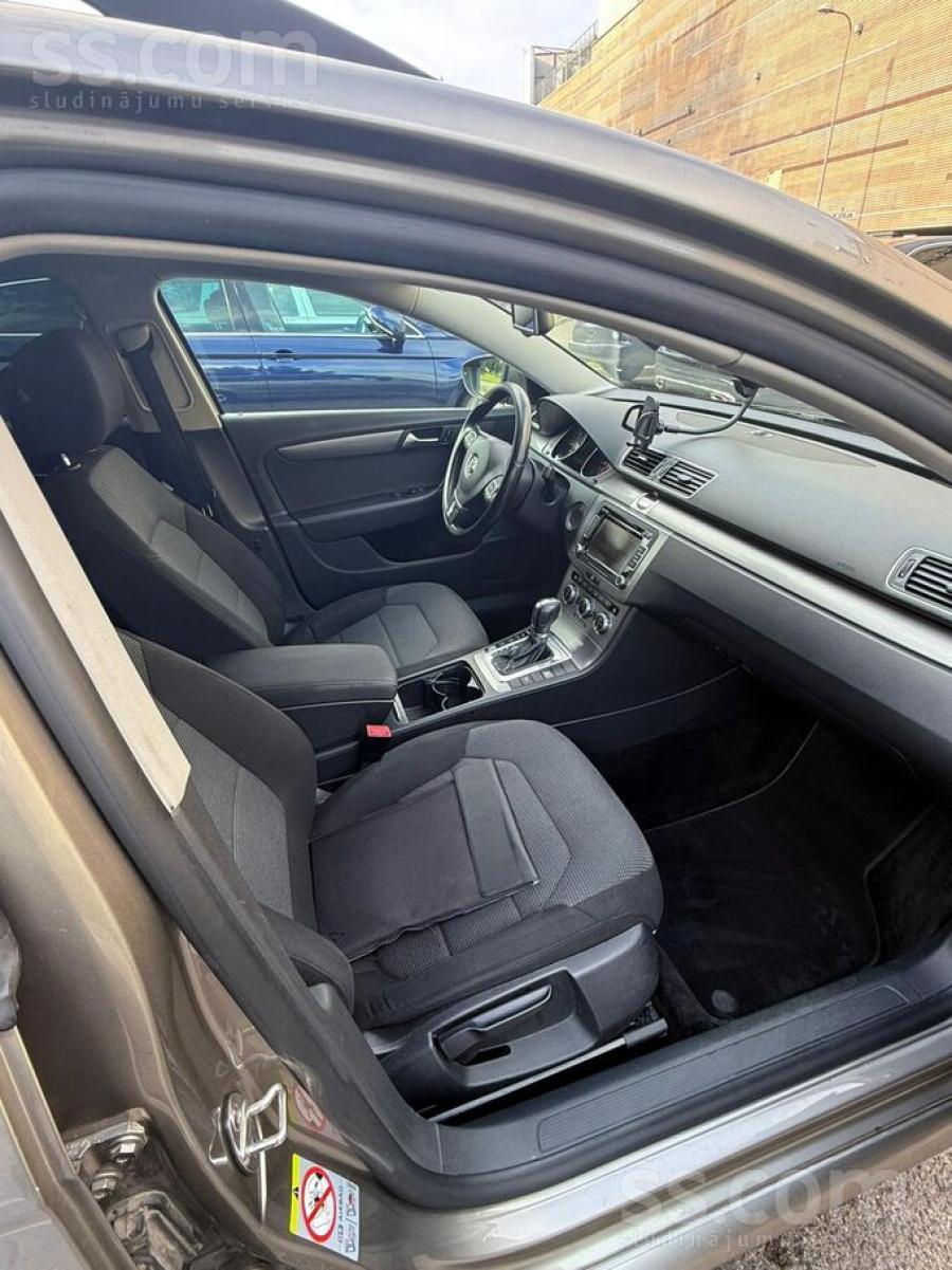 Yellow Volkswagen Passat B7 2013 in Riga, with an engine capacity of 2.00 L and mileage of 0 thousand km for 4700 €, photo 8 on AUTOMOTO.COM.LV