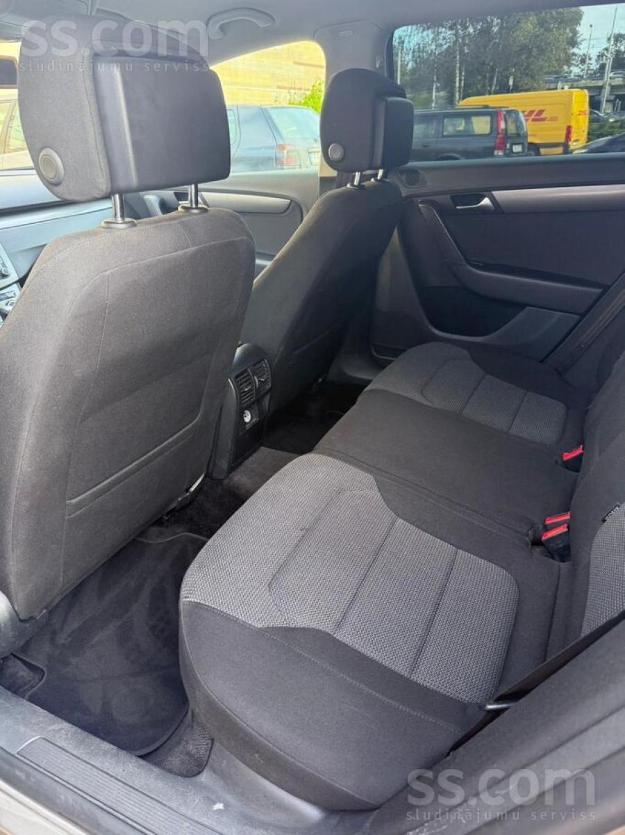 Yellow Volkswagen Passat B7 2013 in Riga, with an engine capacity of 2.00 L and mileage of 0 thousand km for 4700 €, photo 9 on AUTOMOTO.COM.LV