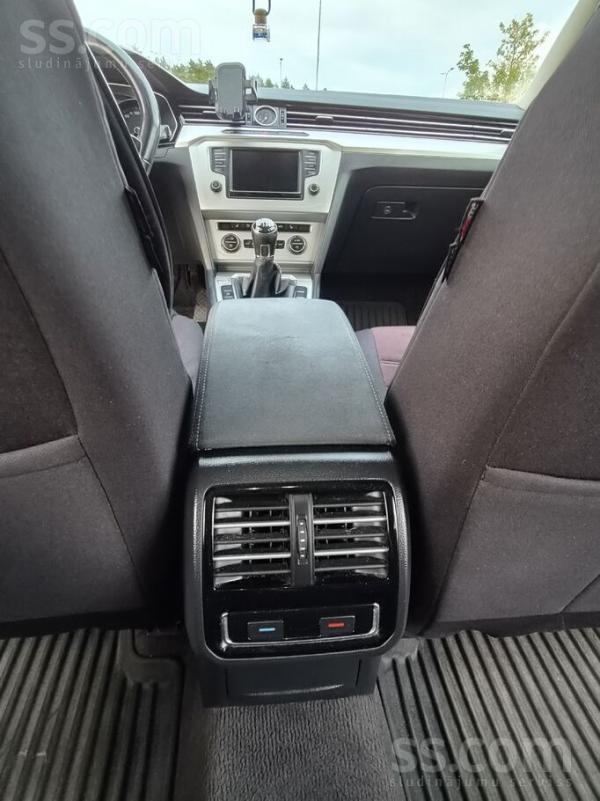 Black Volkswagen Passat B8 2015 in Riga, with an engine capacity of 2.00 L and mileage of 465 thousand km for 5300 €, photo 9 on AUTOMOTO.COM.LV
