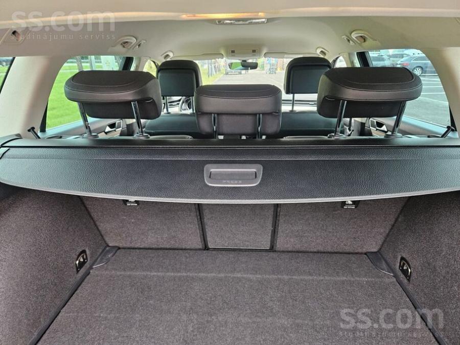 Black Volkswagen Passat B8 2016 in Ogre, with an engine capacity of 2.00 L and mileage of 278 thousand km for 12900 €, photo 11 on AUTOMOTO.COM.LV
