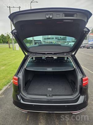 Black Volkswagen Passat B8 2016 in Ogre, with an engine capacity of 2.00 L and mileage of 278 thousand km for 12900 €, photo 12 on AUTOMOTO.COM.LV