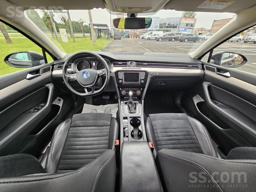 Black Volkswagen Passat B8 2016 in Ogre, with an engine capacity of 2.00 L and mileage of 278 thousand km for 12900 €, photo 14 on AUTOMOTO.COM.LV