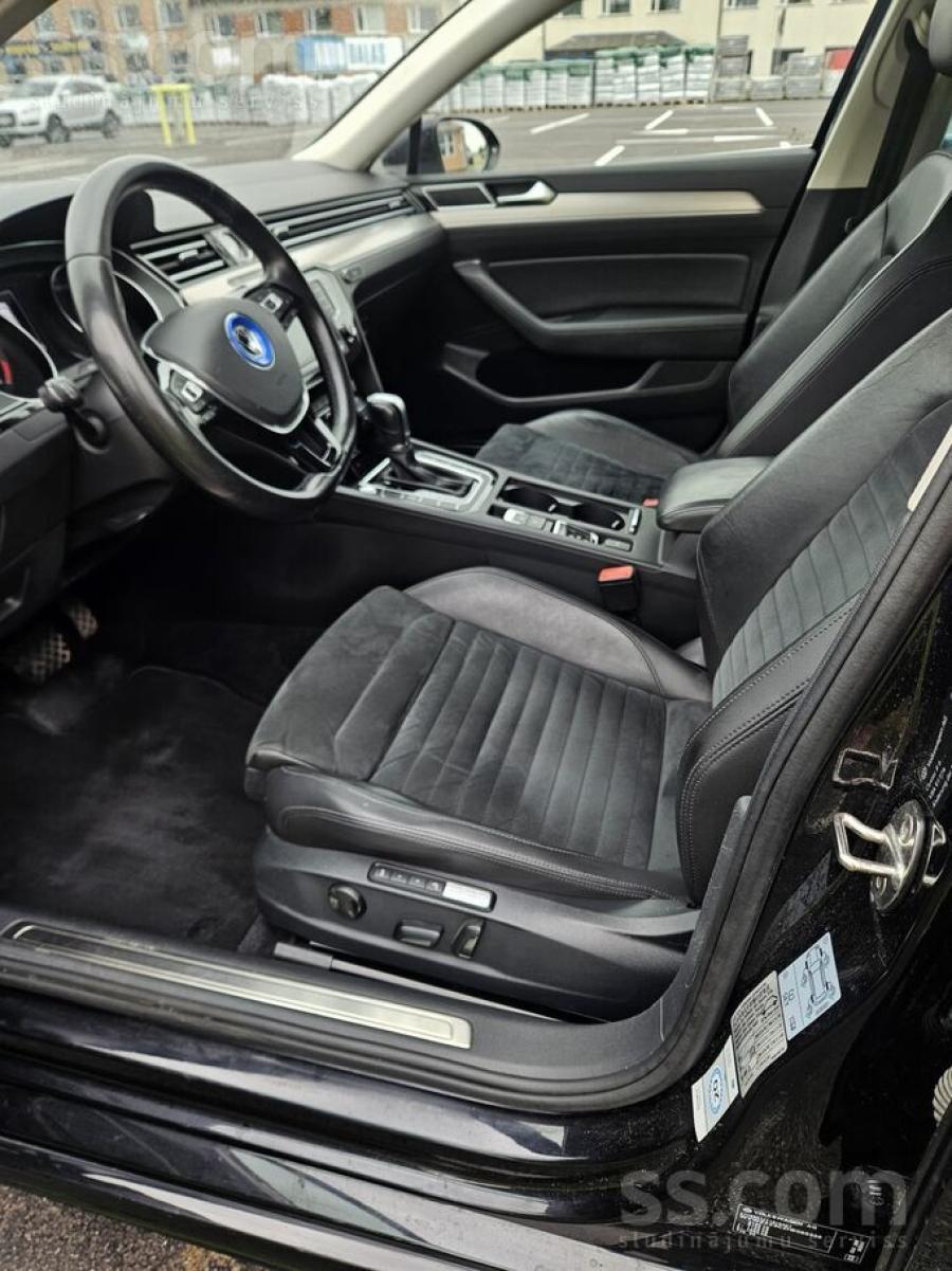 Black Volkswagen Passat B8 2016 in Ogre, with an engine capacity of 2.00 L and mileage of 278 thousand km for 12900 €, photo 16 on AUTOMOTO.COM.LV