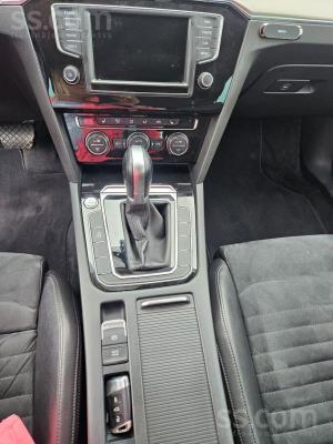 Black Volkswagen Passat B8 2016 in Ogre, with an engine capacity of 2.00 L and mileage of 278 thousand km for 12900 €, photo 20 on AUTOMOTO.COM.LV