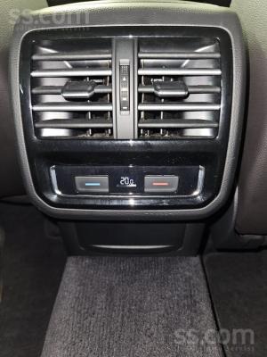 Black Volkswagen Passat B8 2016 in Ogre, with an engine capacity of 2.00 L and mileage of 278 thousand km for 12900 €, photo 23 on AUTOMOTO.COM.LV