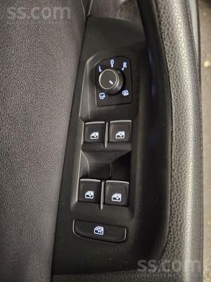 Black Volkswagen Passat B8 2016 in Ogre, with an engine capacity of 2.00 L and mileage of 278 thousand km for 12900 €, photo 27 on AUTOMOTO.COM.LV
