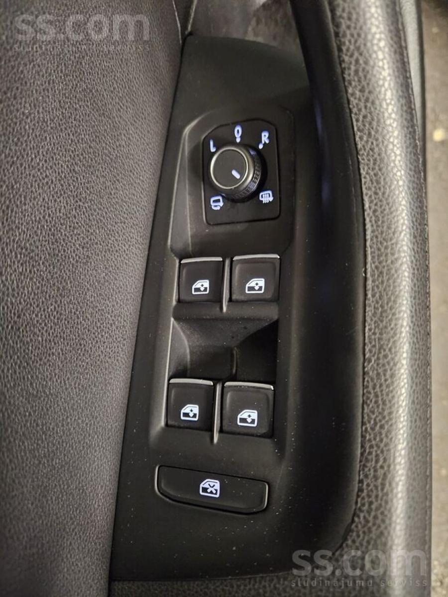 Black Volkswagen Passat B8 2016 in Ogre, with an engine capacity of 2.00 L and mileage of 278 thousand km for 12900 €, photo 27 on AUTOMOTO.COM.LV