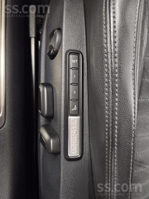 Black Volkswagen Passat B8 2016 in Ogre, with an engine capacity of 2.00 L and mileage of 278 thousand km for 12900 €, photo 28 on AUTOMOTO.COM.LV