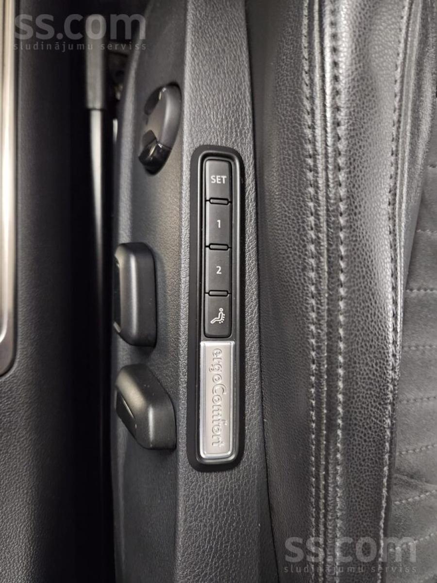 Black Volkswagen Passat B8 2016 in Ogre, with an engine capacity of 2.00 L and mileage of 278 thousand km for 12900 €, photo 28 on AUTOMOTO.COM.LV