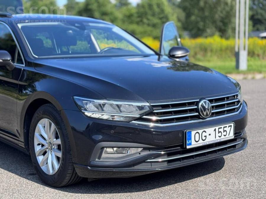 Black Volkswagen Passat B8 2022 in Riga, with an engine capacity of 2.00 L and mileage of 183 thousand km for 15470 €, photo 3 on AUTOMOTO.COM.LV