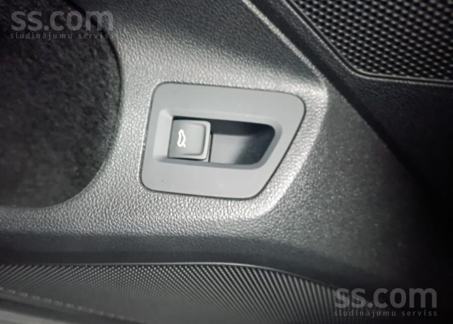 Black Volkswagen Passat B8 2022 in Riga, with an engine capacity of 2.00 L and mileage of 183 thousand km for 15470 €, photo 18 on AUTOMOTO.COM.LV